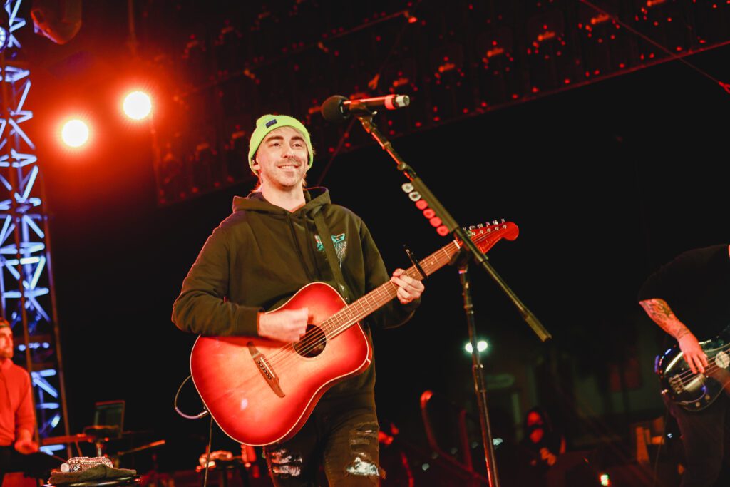 Alex Gaskarth Net Worth - Wiki, Age, Weight and Height, Relationships ...