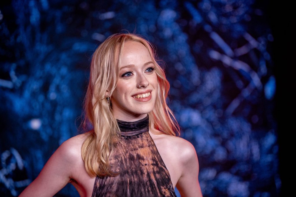 Amybeth McNulty Net Worth - Wiki, Age, Weight and Height, Relationships ...