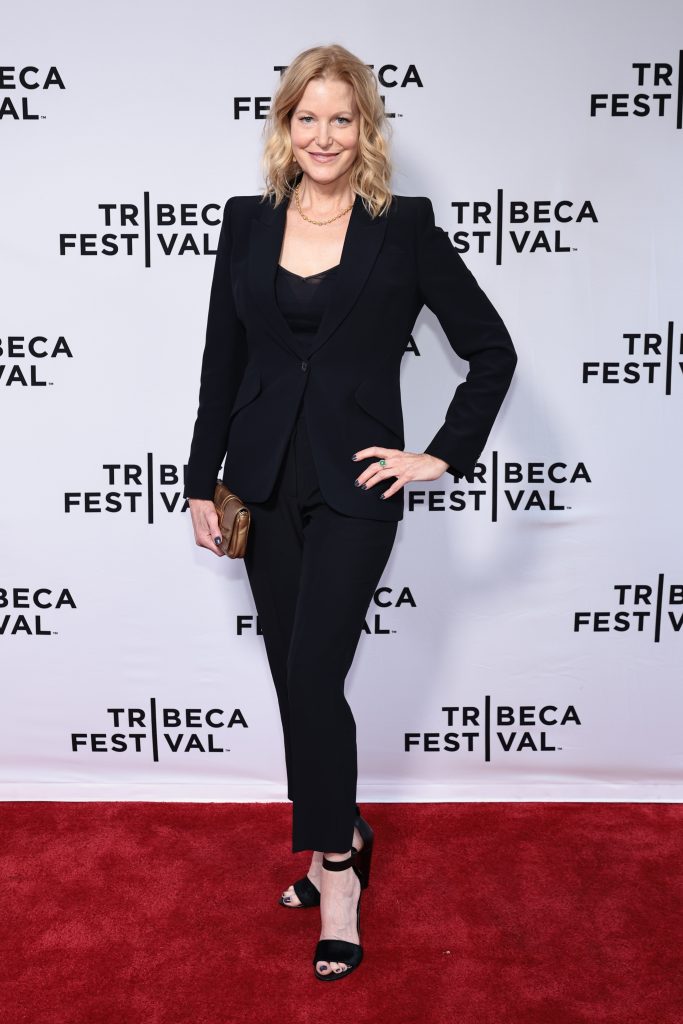 Anna Gunn Net Worth - Wiki, Age, Weight and Height, Relationships, Family, and More - Luxlux