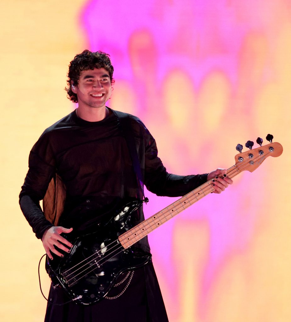 Calum Hood Net Worth - Wiki, Age, Weight and Height, Relationships ...
