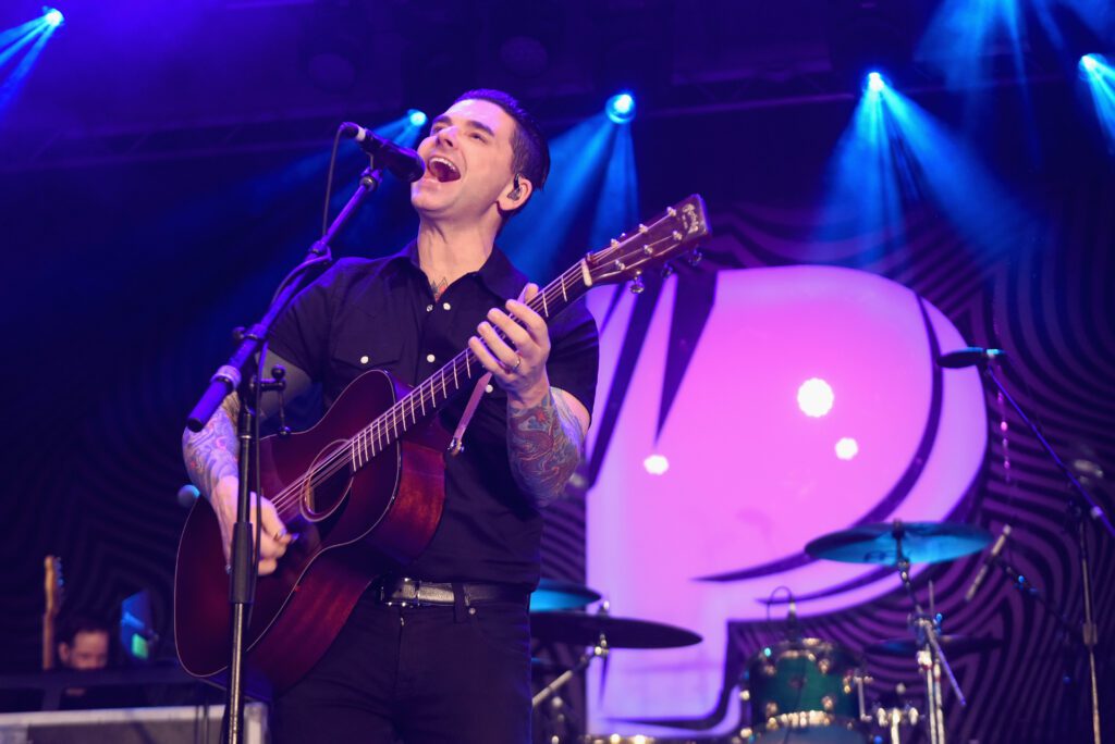 Chris Carrabba Net Worth - Wiki, Age, Weight and Height, Relationships ...