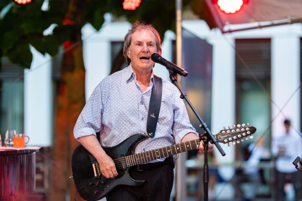 Chris de Burgh Net Worth - Wiki, Age, Weight and Height, Relationships, Family, and More - Luxlux