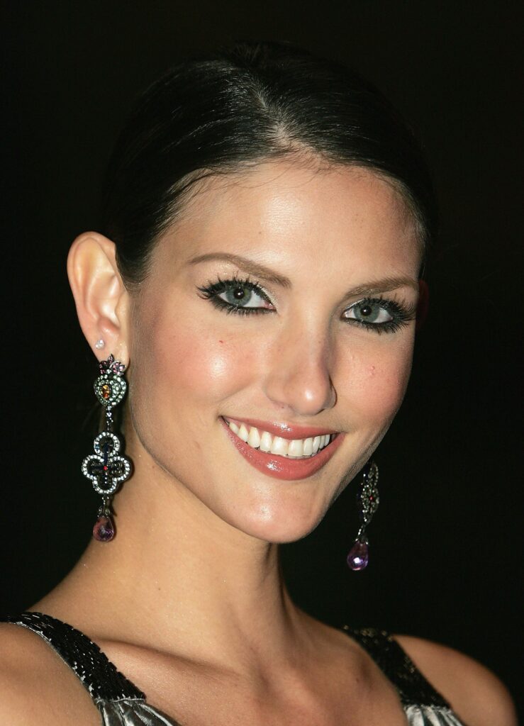 Cindy Burbridge Net Worth in 2023 - Wiki, Age, Weight and Height ...