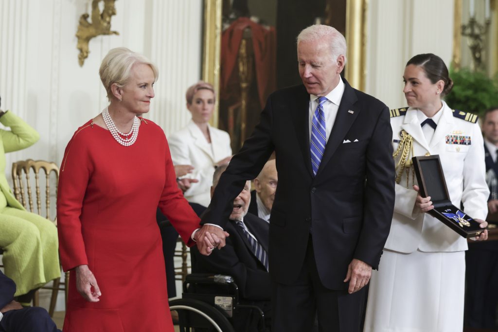 Cindy McCain Net Worth - Wiki, Age, Weight and Height, Relationships ...