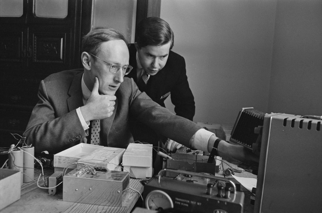 Clive Sinclair Net Worth - Wiki, Age, Weight and Height, Relationships ...