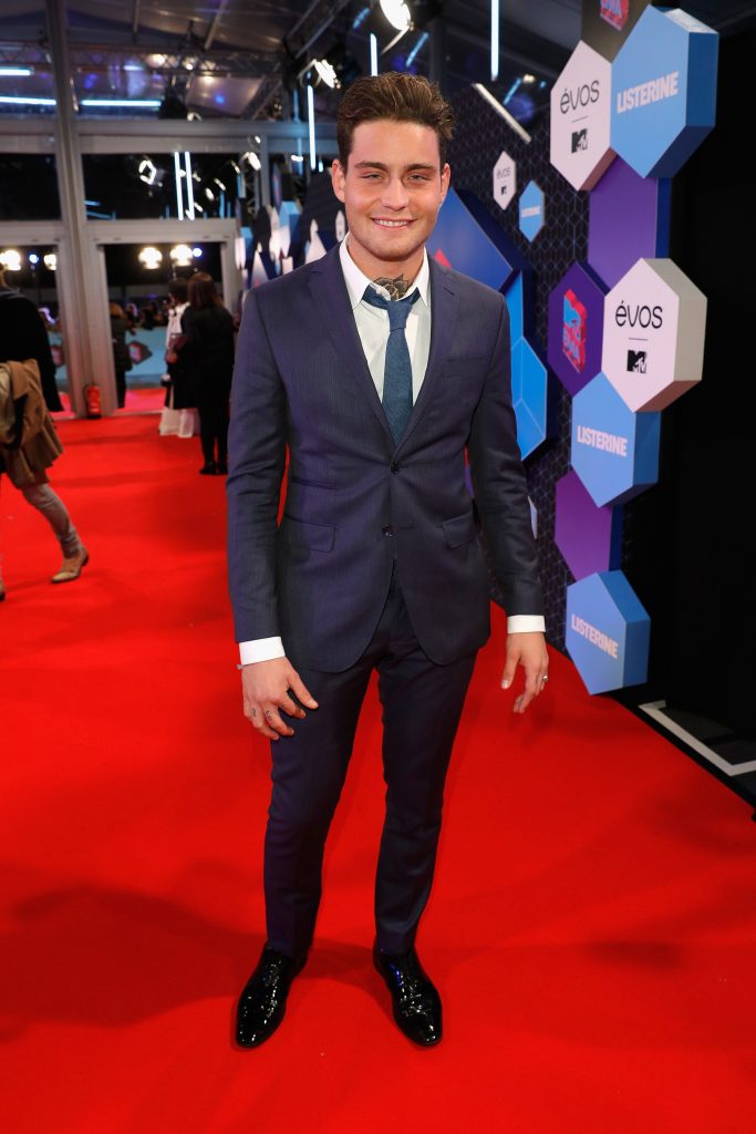 Douwe Bob Net Worth - Wiki, Age, Weight and Height, Relationships ...