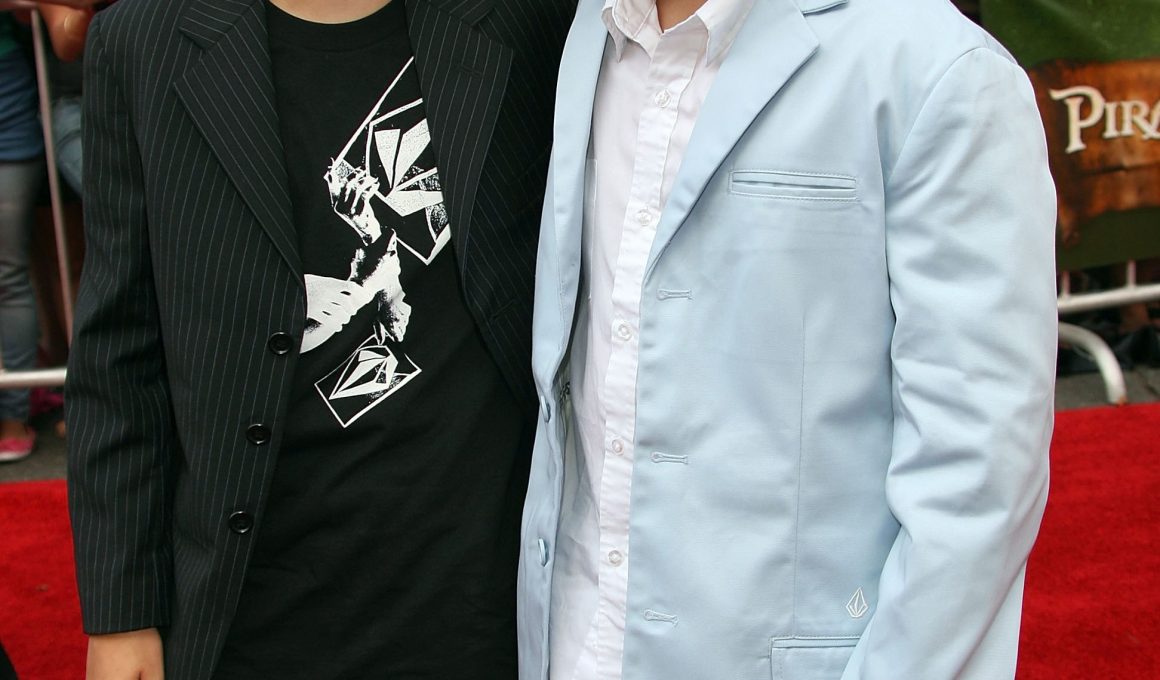 Dylan and Cole Sprouse Net Worth in 2023 - Wiki, Age, Weight and Height ...