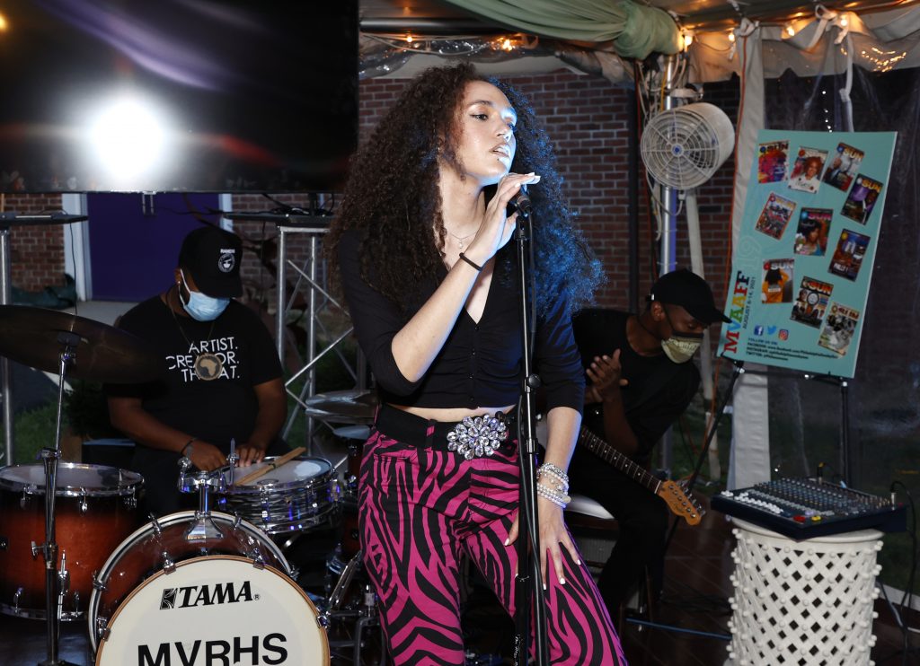 Grace Gibson Net Worth - Wiki, Age, Weight and Height, Relationships ...