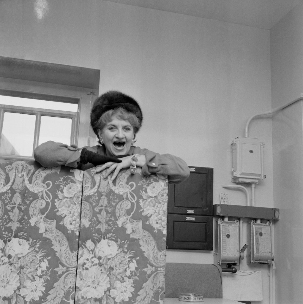 Hermione Gingold Net Worth - Wiki, Age, Weight and Height ...