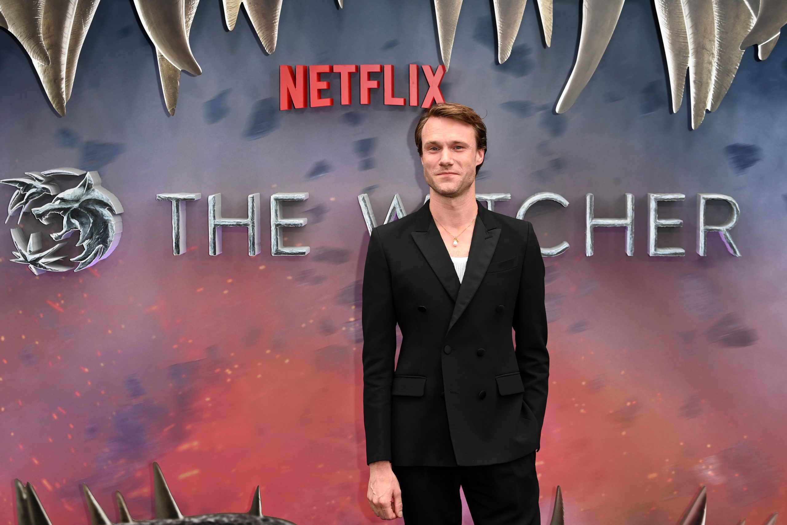 Hugh Skinner Net Worth in 2023 - Wiki, Age, Weight and Height ...