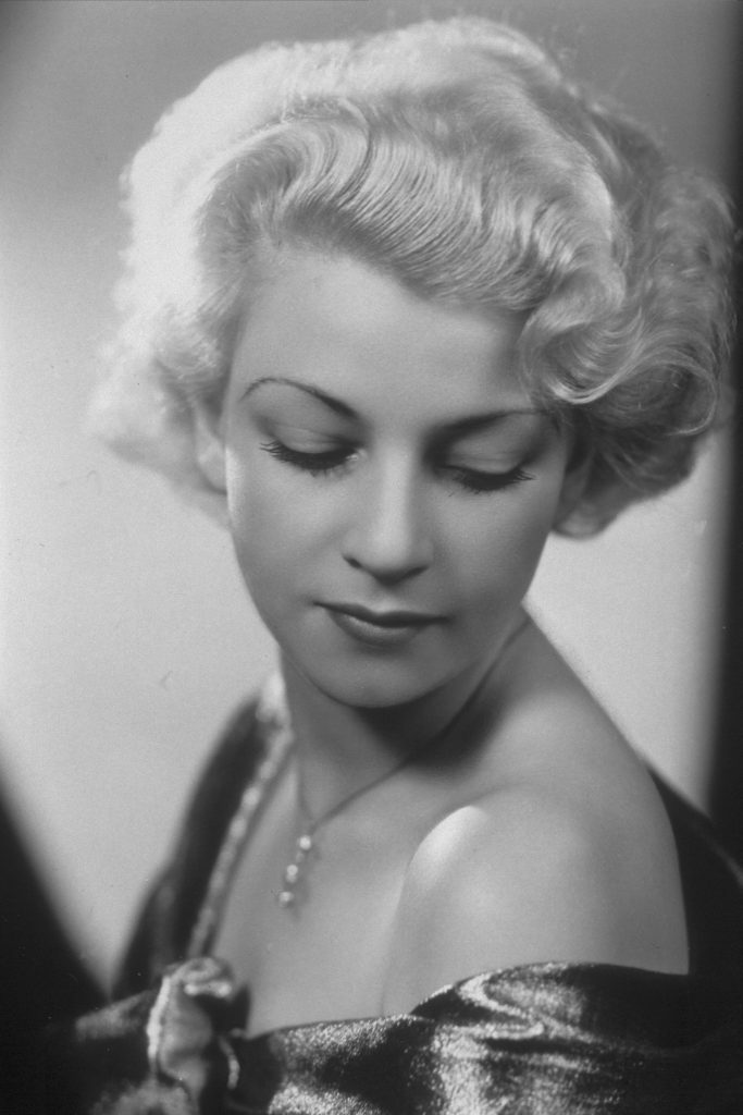 IZA Net Worth - Wiki, Age, Weight and Height, Relationships, Family ...