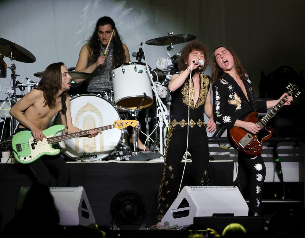 Jake Kiszka Net Worth - Wiki, Age, Weight and Height, Relationships, Family, and More - Luxlux