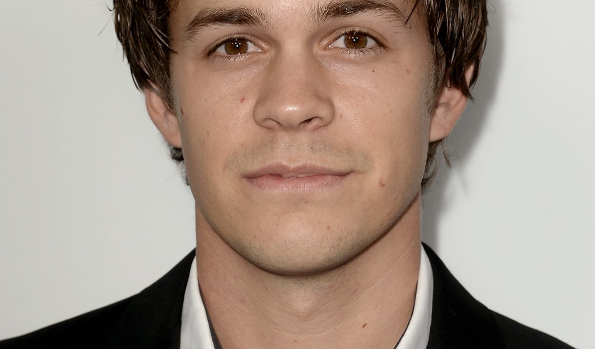 Johnny Simmons Net Worth in 2023 - Wiki, Age, Weight and Height ...