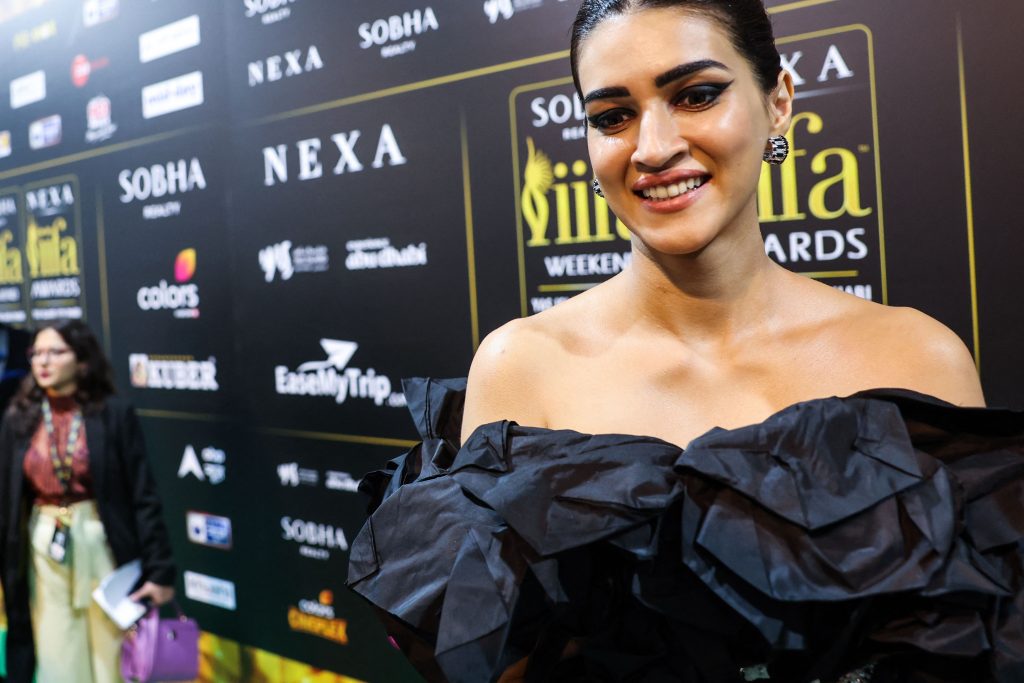 Kriti Sanon Net Worth - Wiki, Age, Weight and Height, Relationships, Family, and More - Luxlux