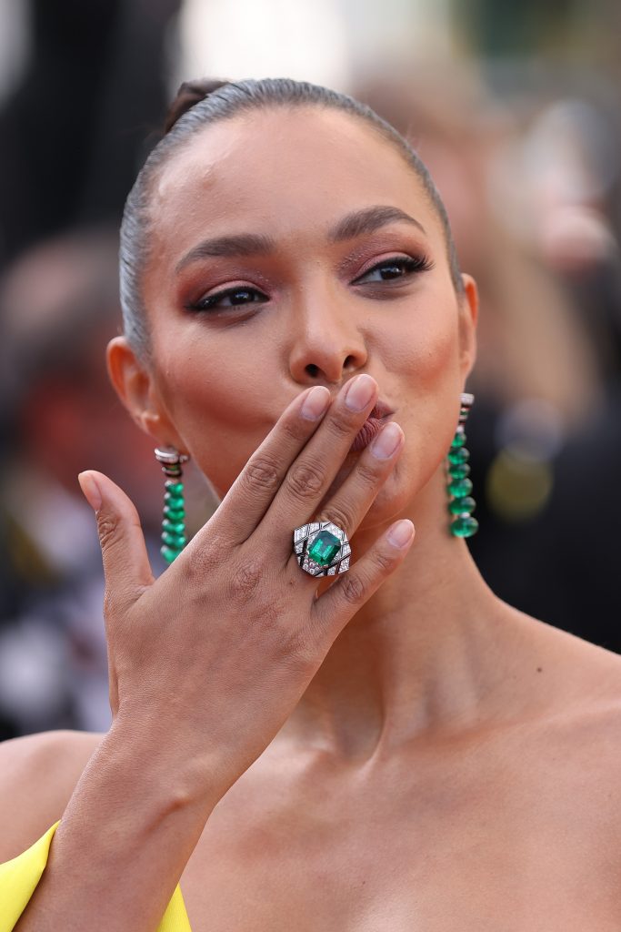 Lais Ribeiro Net Worth - Wiki, Age, Weight and Height, Relationships ...