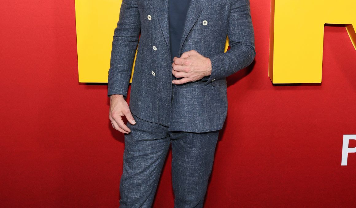 Luke Macfarlane Net Worth in 2023 - Wiki, Age, Weight and Height ...