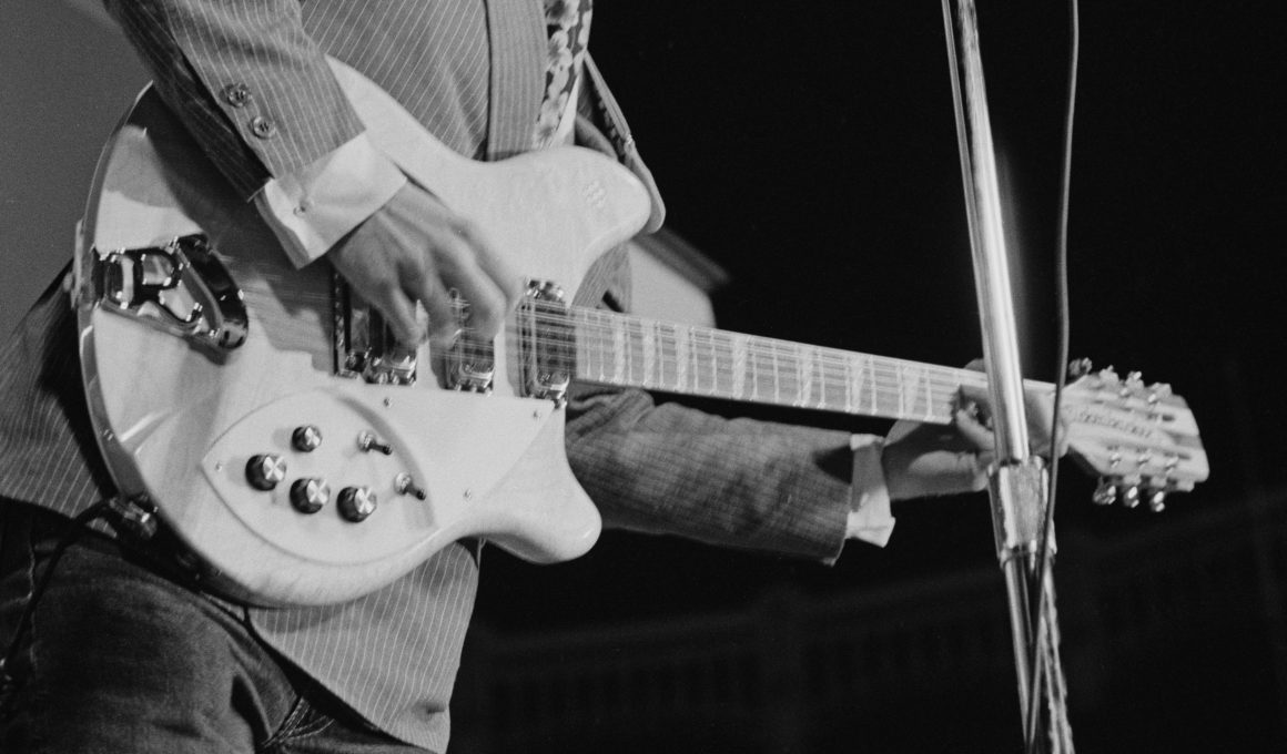 Roger McGuinn Net Worth in 2023 - Wiki, Age, Weight and Height ...