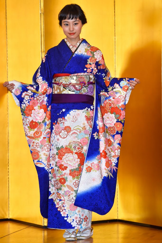Shioli Kutsuna Net Worth - Wiki, Age, Weight and Height, Relationships ...