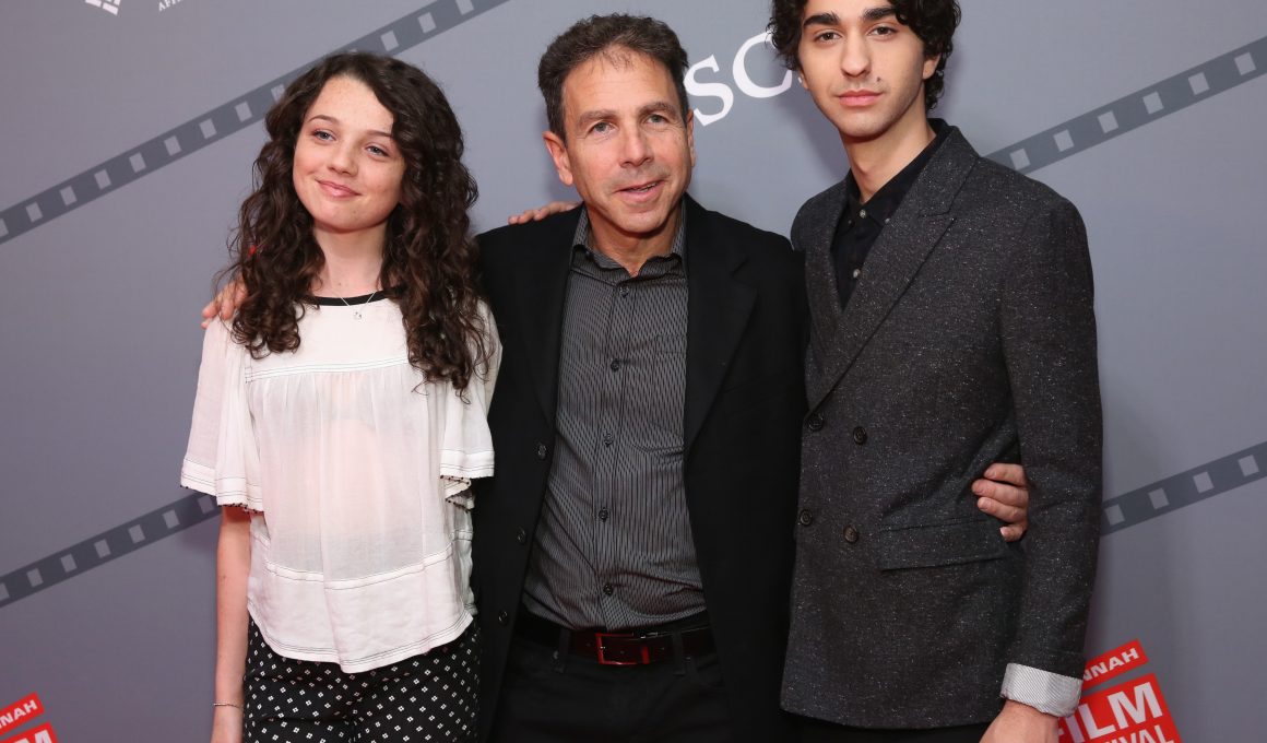 Stefania LaVie Owen Net Worth in 2023 - Wiki, Age, Weight and Height ...