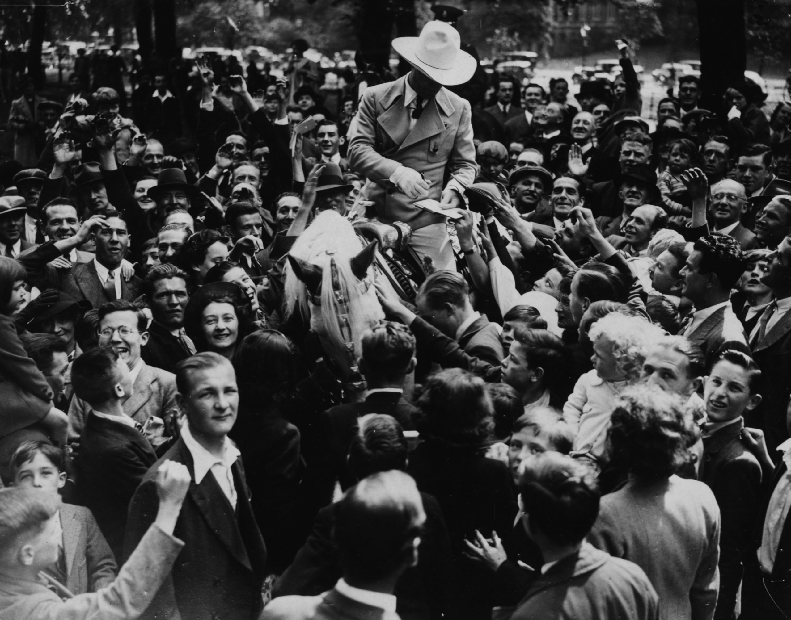 Tom Mix Net Worth in 2023 - Wiki, Age, Weight and Height, Relationships ...