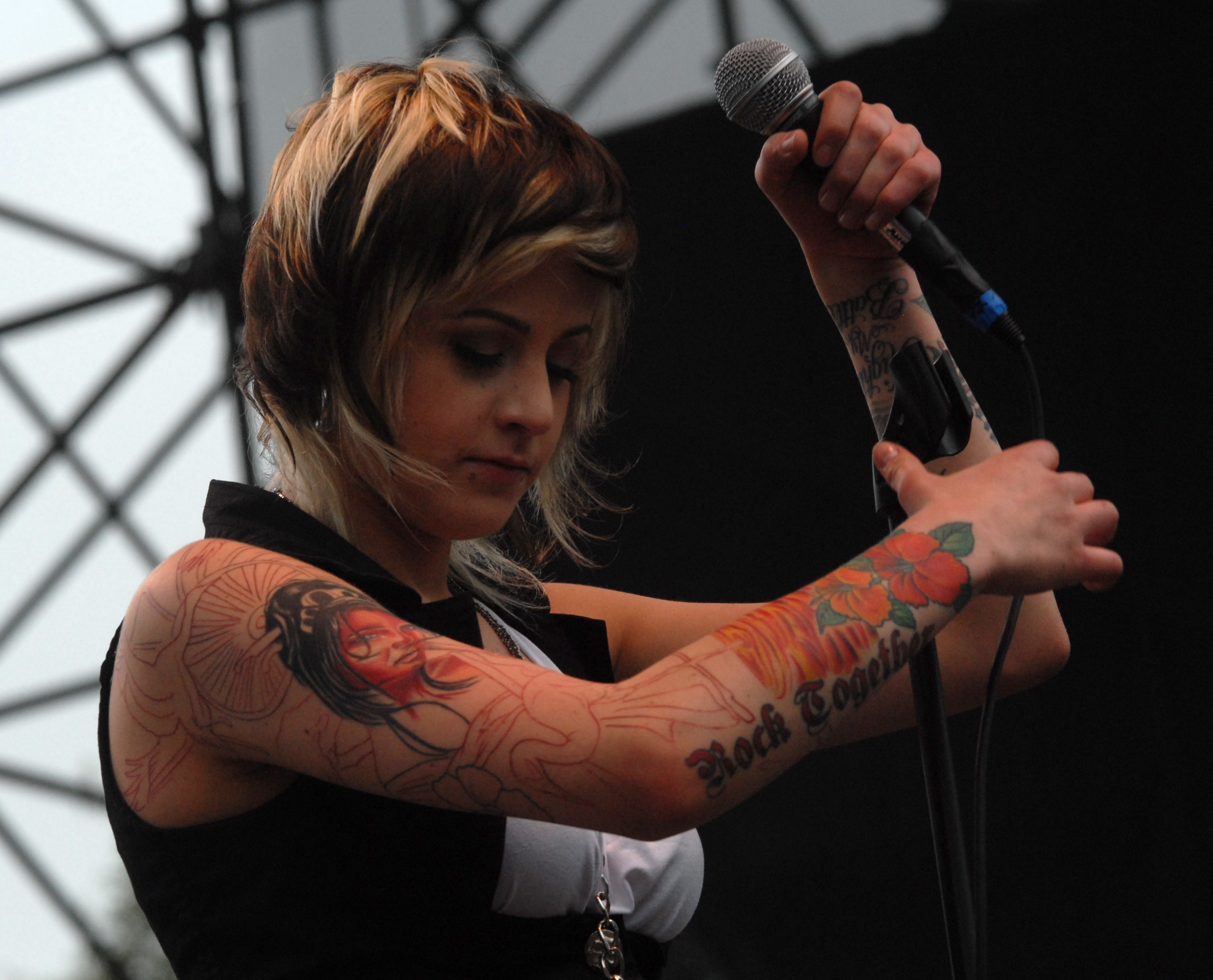 Carah Faye Charnow Net Worth in 2023 - Wiki, Age, Weight and Height ...