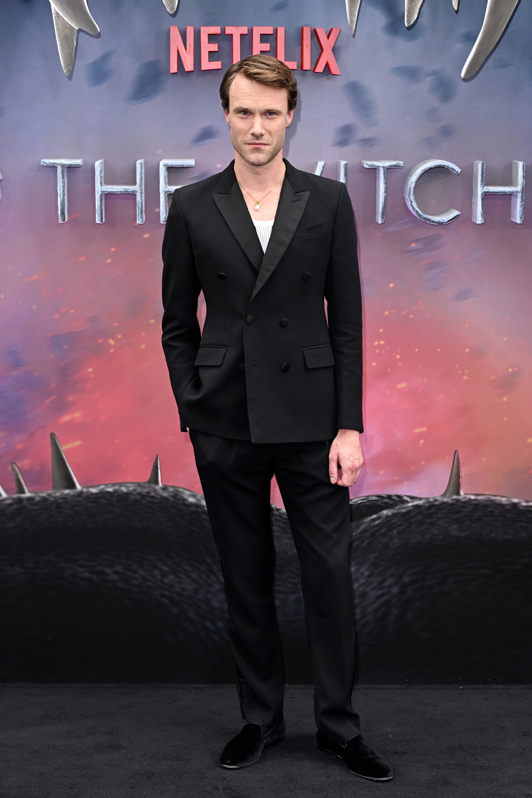 Hugh Skinner Net Worth in 2023 - Wiki, Age, Weight and Height ...