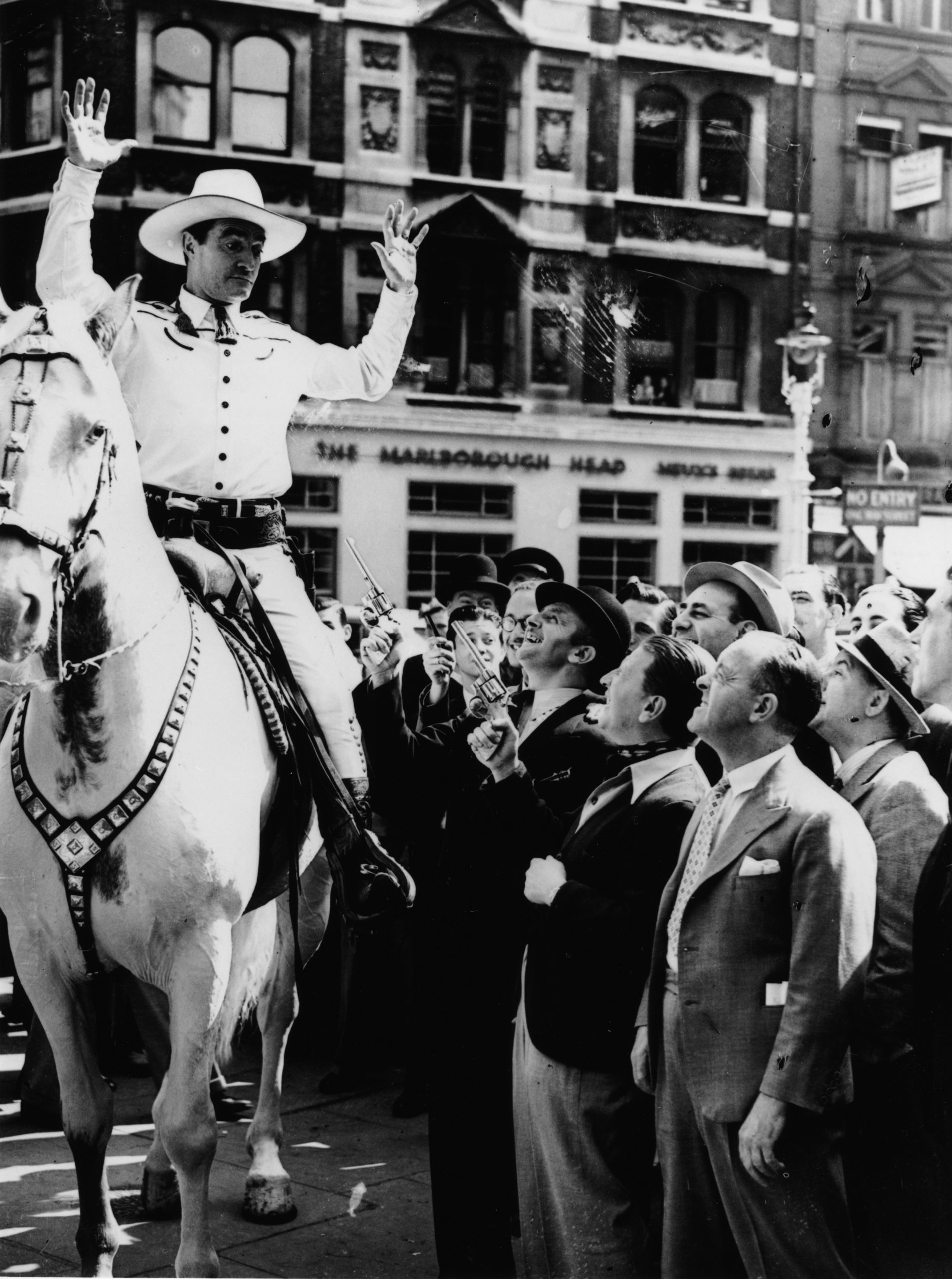 Tom Mix Net Worth in 2023 - Wiki, Age, Weight and Height, Relationships ...