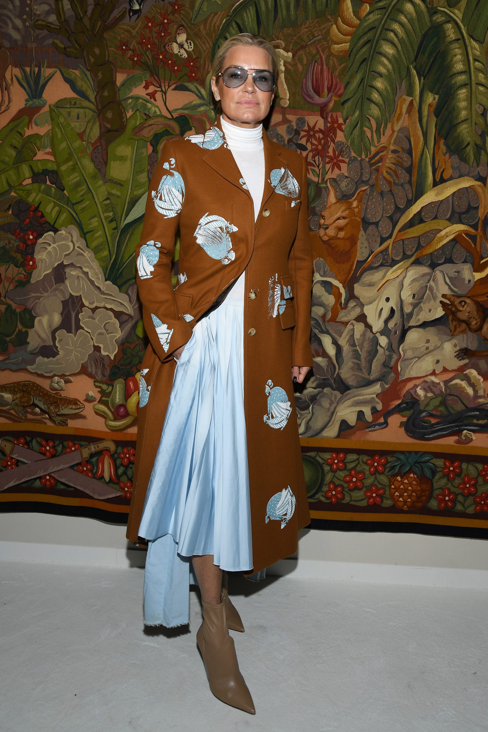 Yolanda Hadid Net Worth in 2023 - Wiki, Age, Weight and Height ...